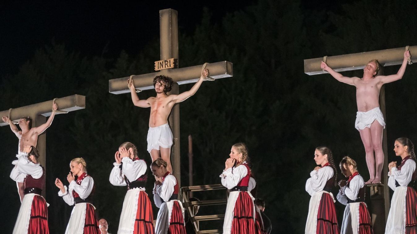 Tízállomásos turnéra indulhat a Csíksomlyói passió