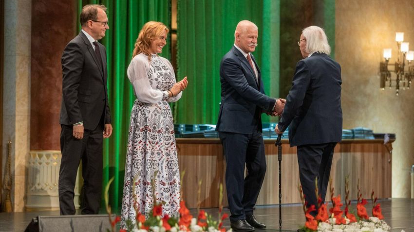 TEOL - Állami kitüntetéseket vehettek át