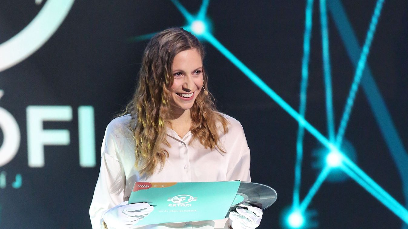 TEOL - Itt vannak a képek Kapás Boglárka lánybúcsújáról