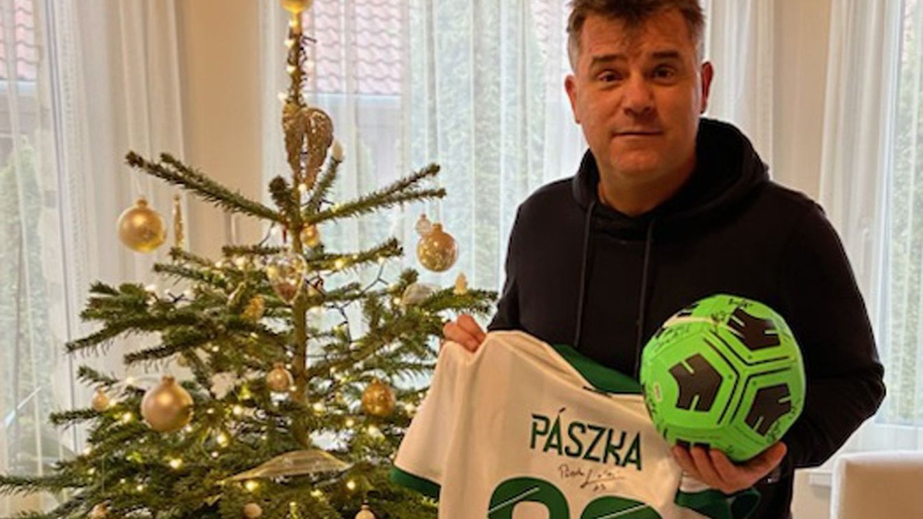 Pászka Lóránd dedikált mezére lehet licitálni a Fenyő Kupa ideje alatt
