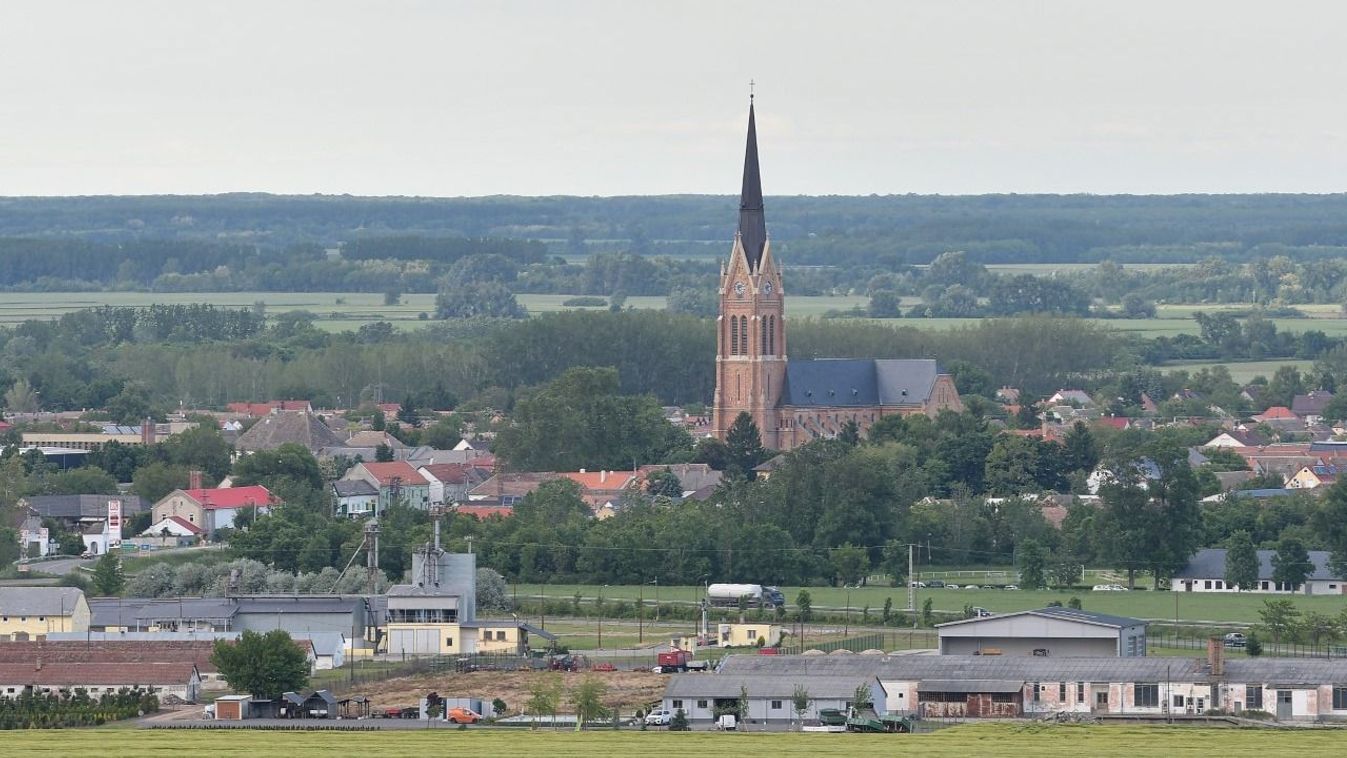 Bátaszék jelképévé vált a katolikus templom