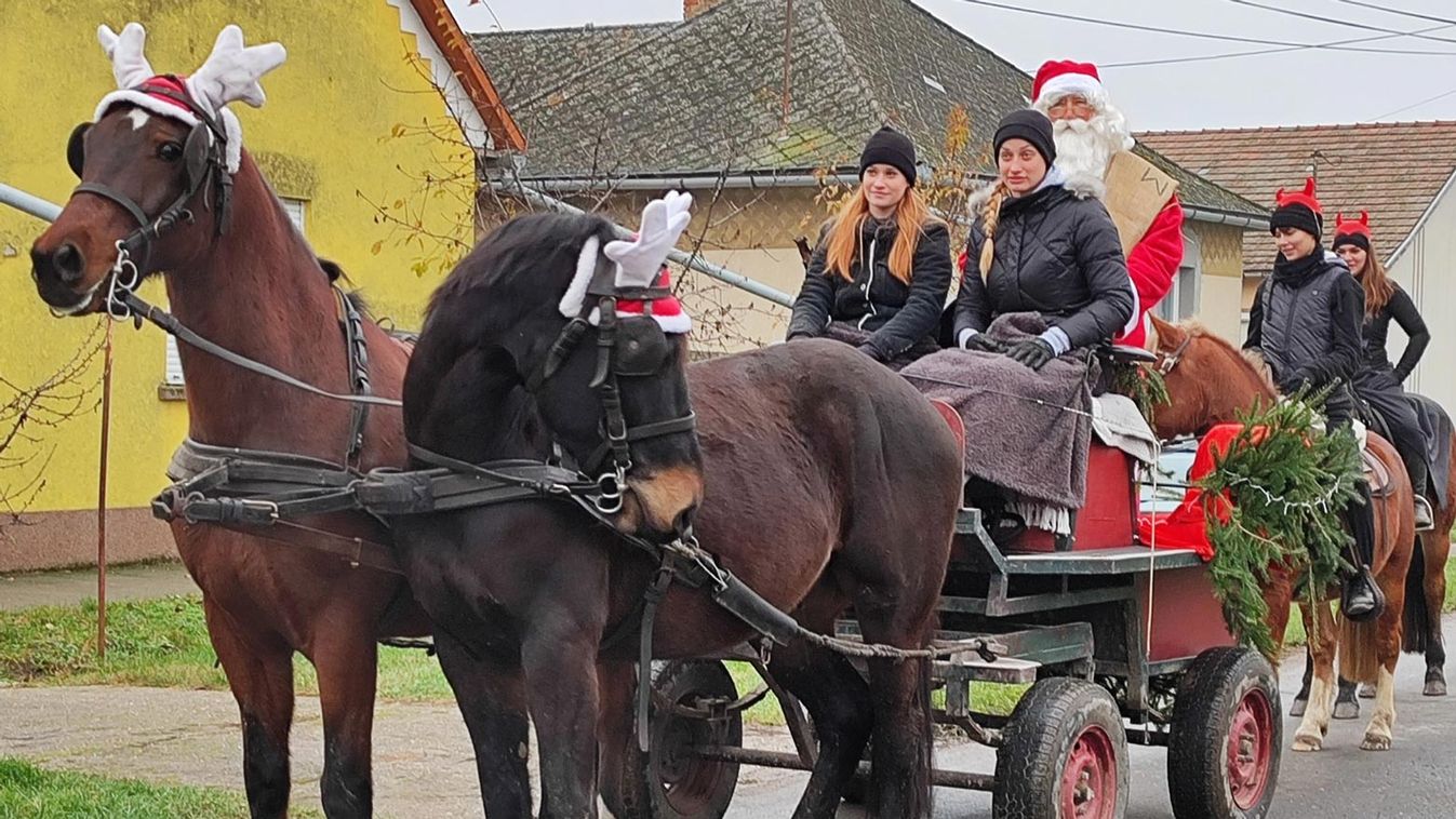 Két krampusz ment vele, lóháton