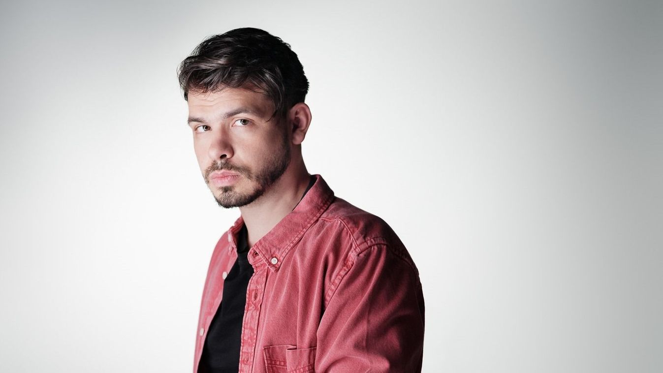 A szekszárdi Béres Bence öt színdarabban játszik a Katona József Színházban