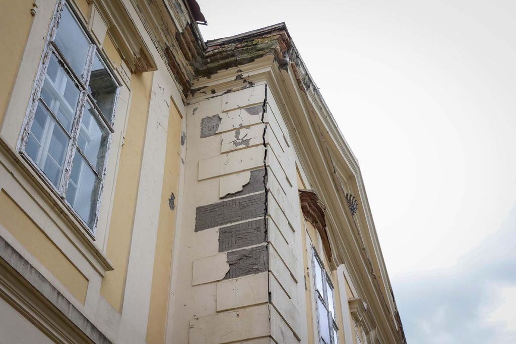 Hőgyészi Apponyi-kastély: titokzatos idegenek járják az épületet
