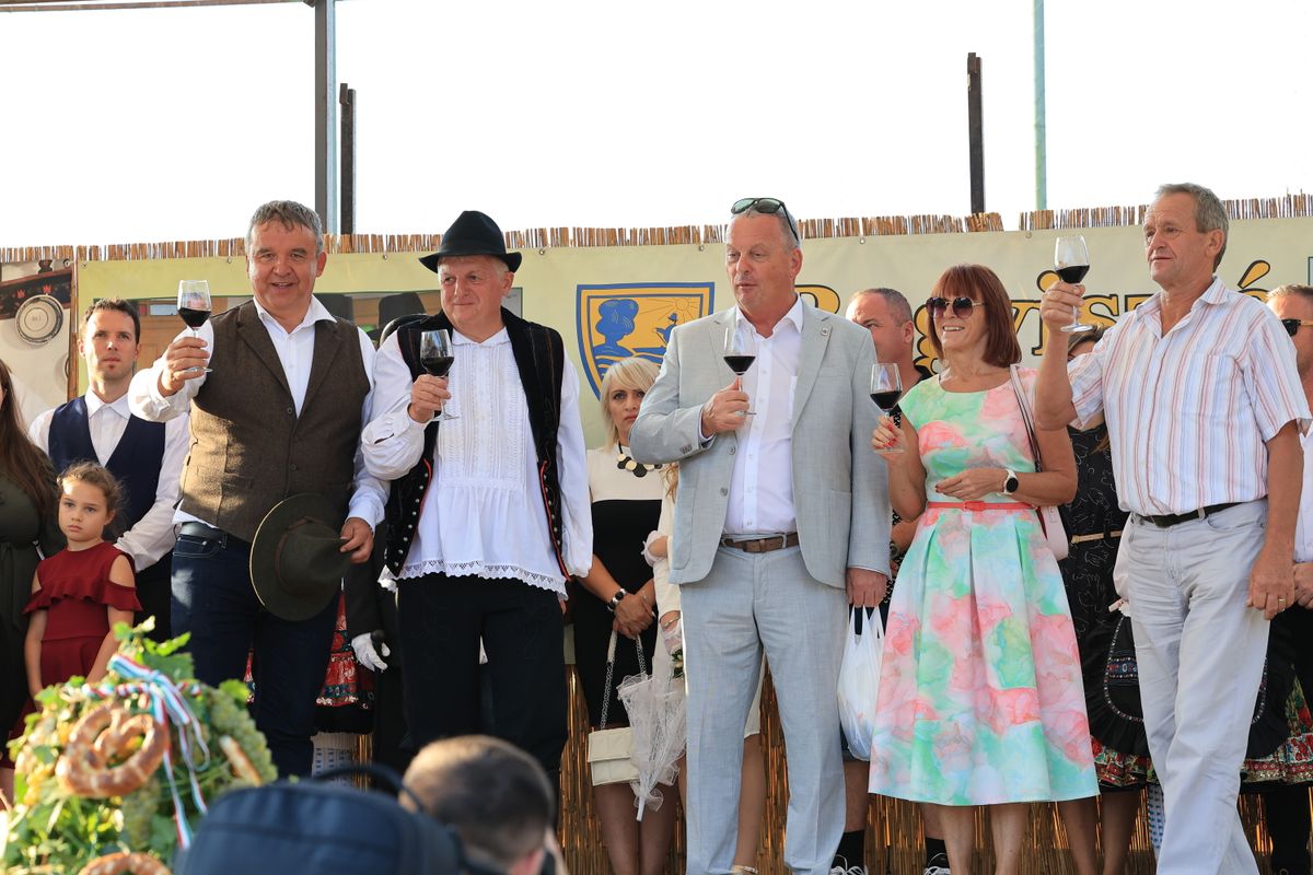 Bogyiszlón mindenki népviseletbe öltözött