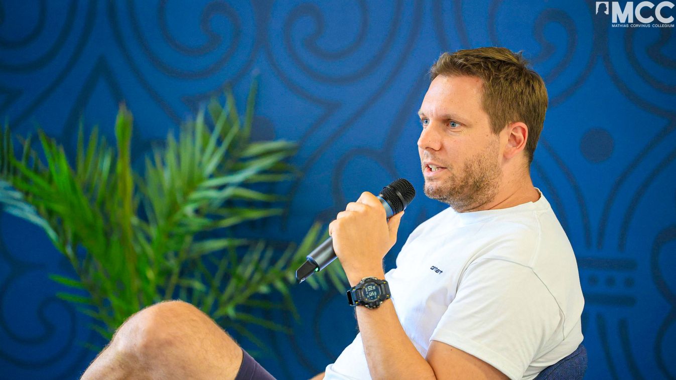 Mindenség Algoritmus: Böszörményi-Nagy Gergely világképe egy esszében