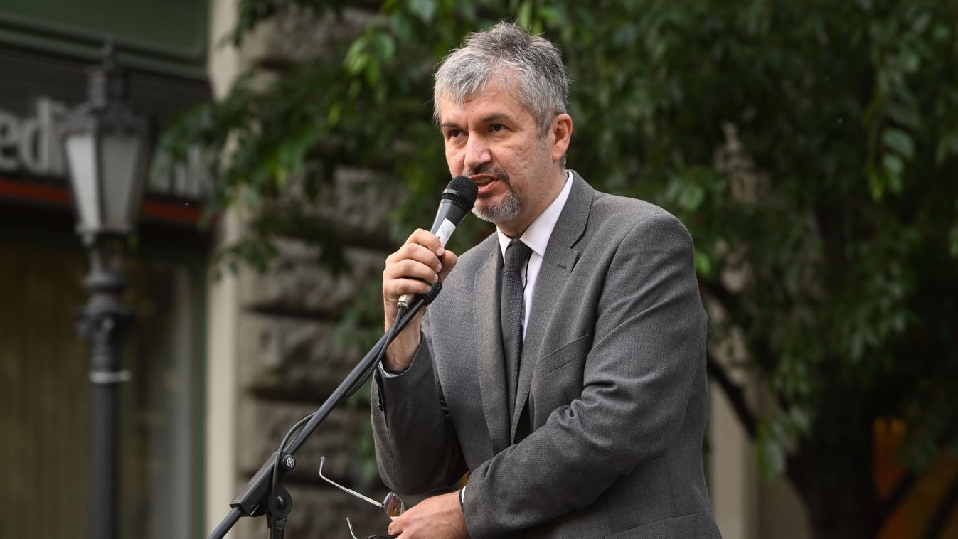 Botrány a Parlamentben: Hadházy fellökte Budai Gyulát