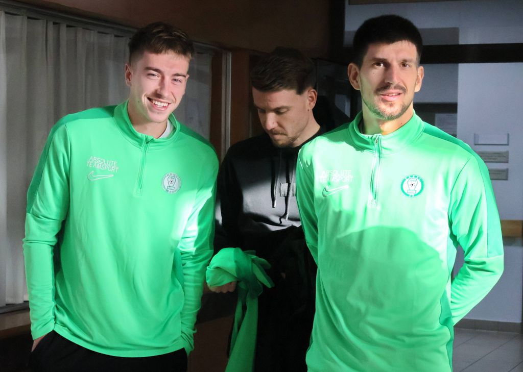 A Paksi FC adományt adott át támogatójával a Paksi Gyógyászati Központnak