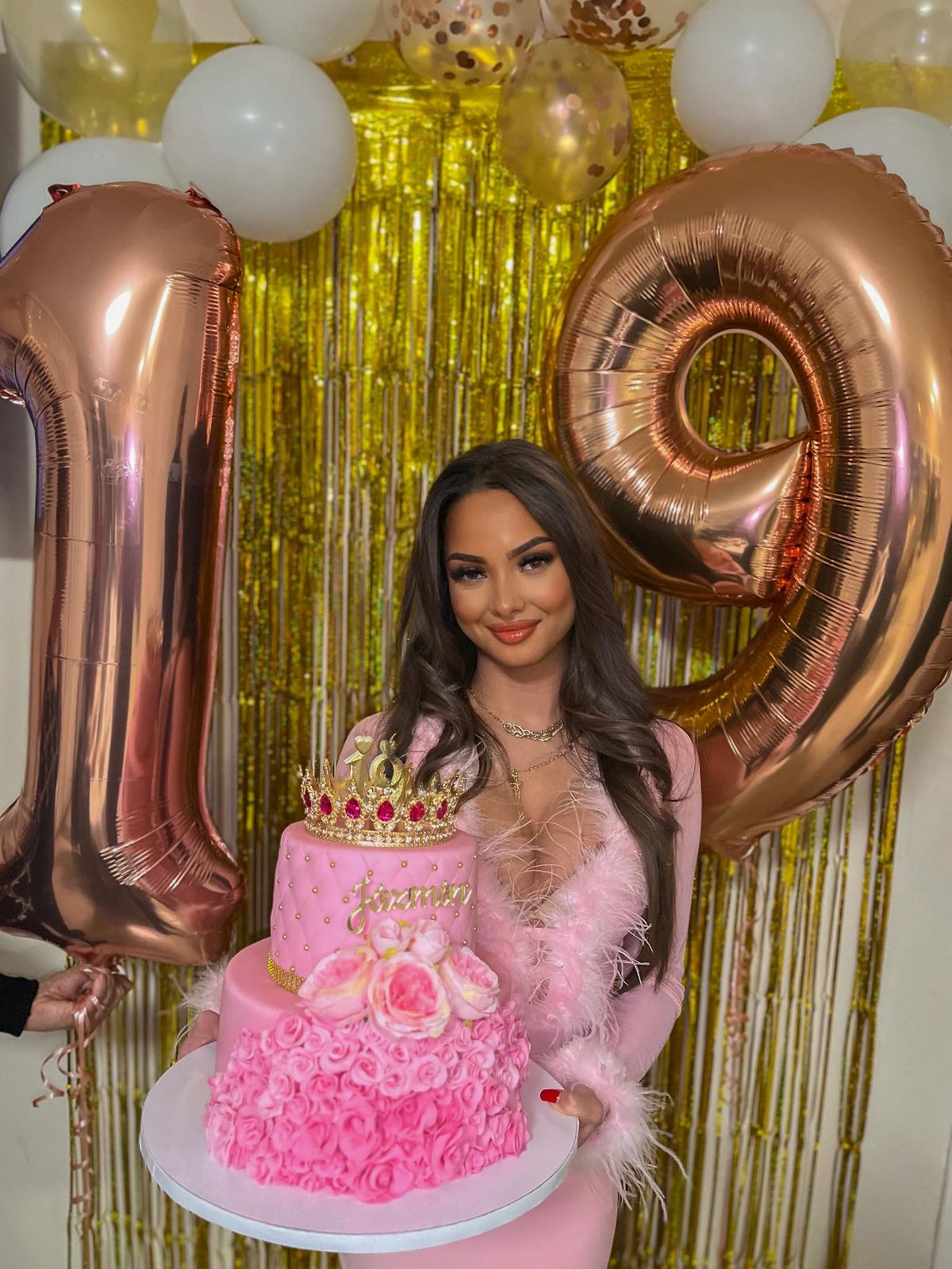 Gyarmati Jázmin: a szekszárdi énekesnőből kész nő lett, így változott ...