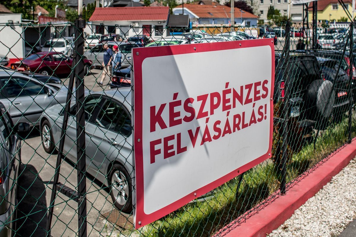 Itthon egymilliárd forintért kelt el a használt autó