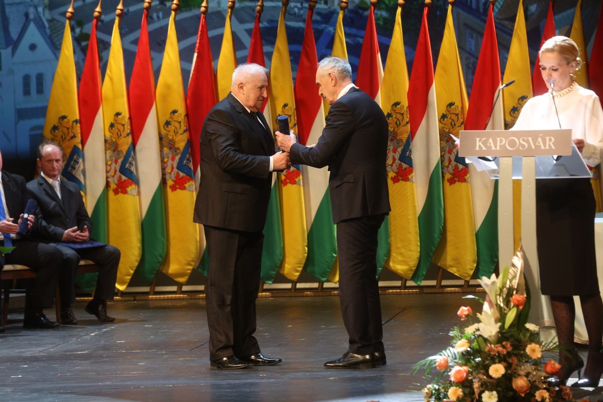 Lengyel János Pro Urbe Kaposvár elismerést vehetett át