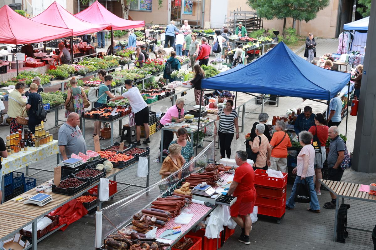 Vitaminparádé a szerdai szekszárdi piacon